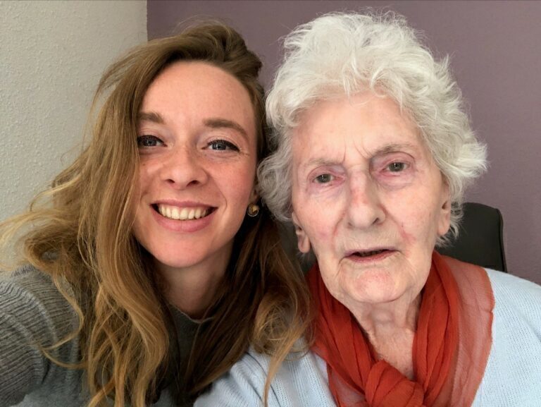 应对新冠肺炎，为老年人建立互助链 – 访谈 - 教育软件、记忆游戏和大脑训练应用