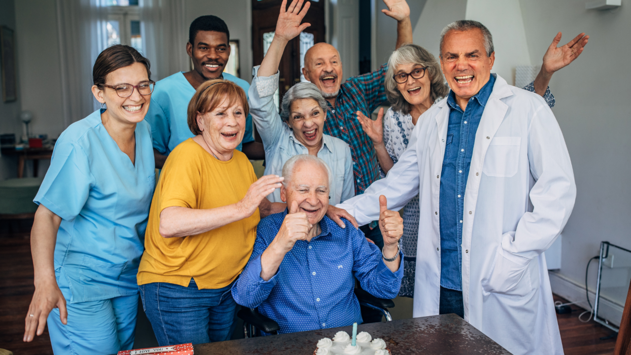 Intergenerational Activities in Nursing Homes | DYNSEO