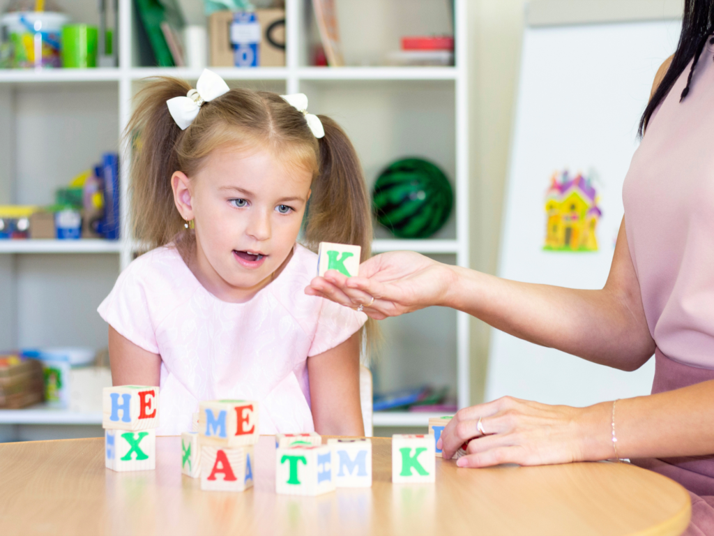 Dyslexia: 10 Signs in Grades 1-5 | DYNSEO Guide